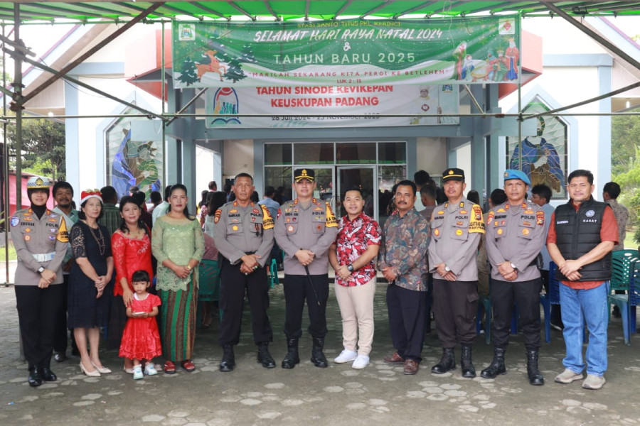 Kapolres beserta ketua cabang Bhayangkari Pelalawan kunjungi Pos PAM Nataru 2024 dan Pengamanan ...